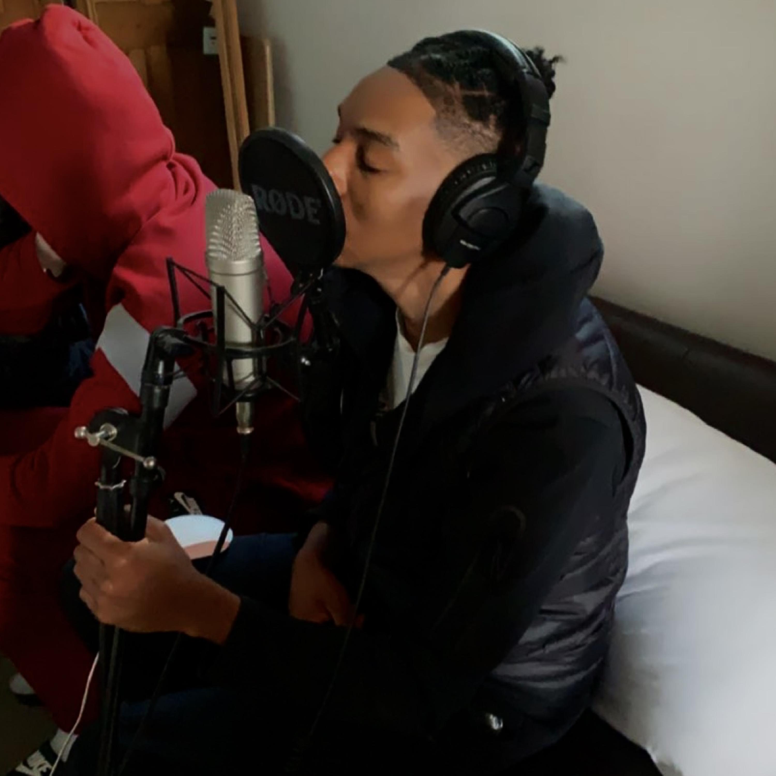 Sitting Pretty - Tae